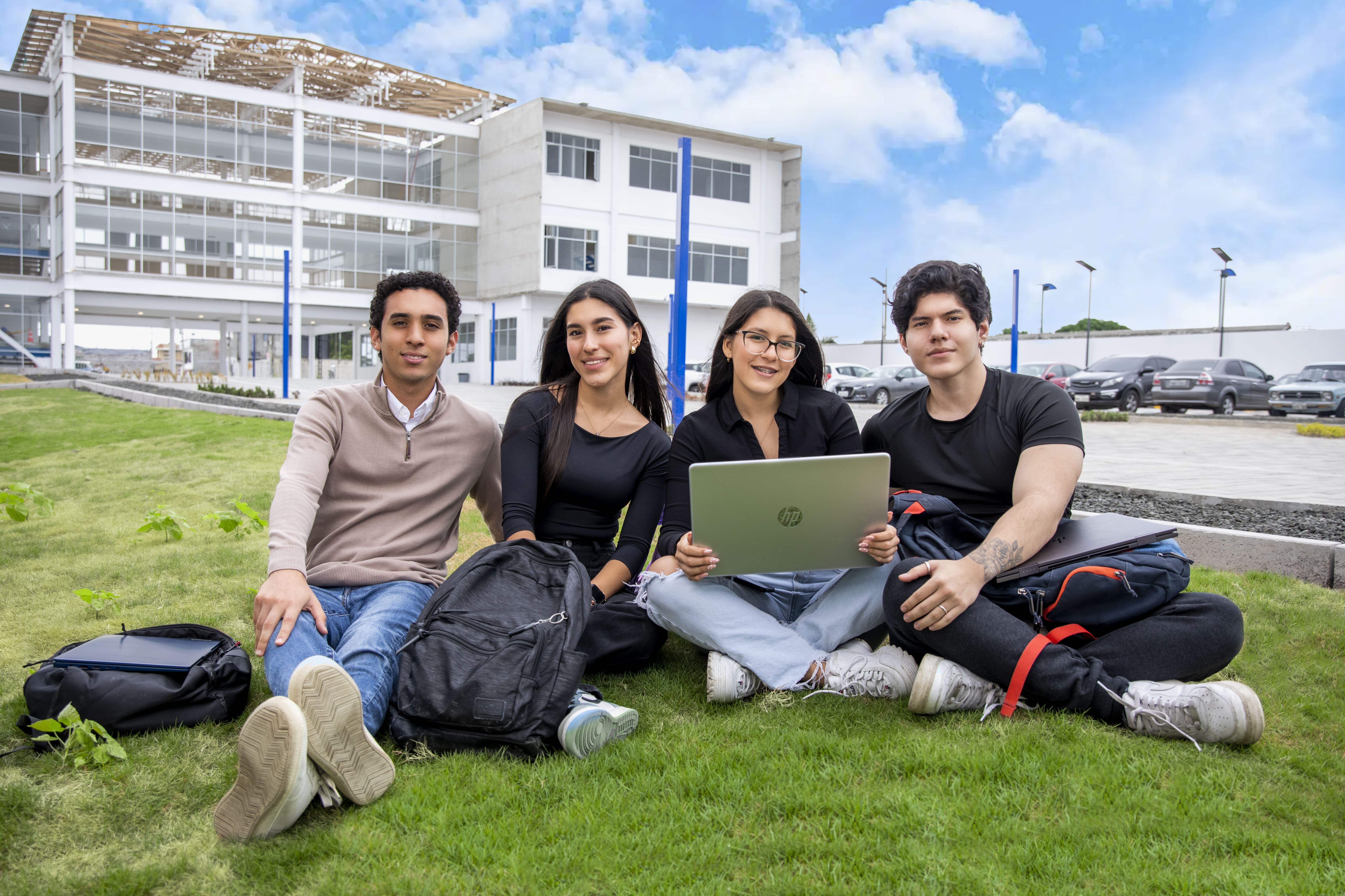 Pontificia Universidad Católica del Ecuador Sede Manabí - PUCE Manabí